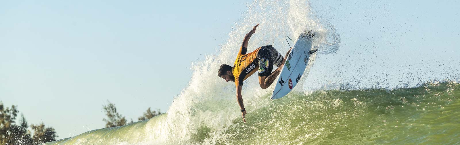 Mais atletas do Surf como Embaixadores Jeep®